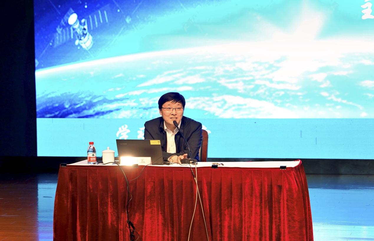 学校举办“中国航天日”主题活动